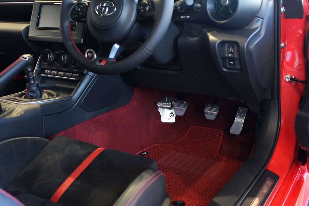 【新製品のご案内】NEOPLOTフットレストバーNEO&ペダルシリーズにGR86(ZN8)＆BRZ(ZD8)用を追加発売！ | 株式会社プロト(PLOT)
